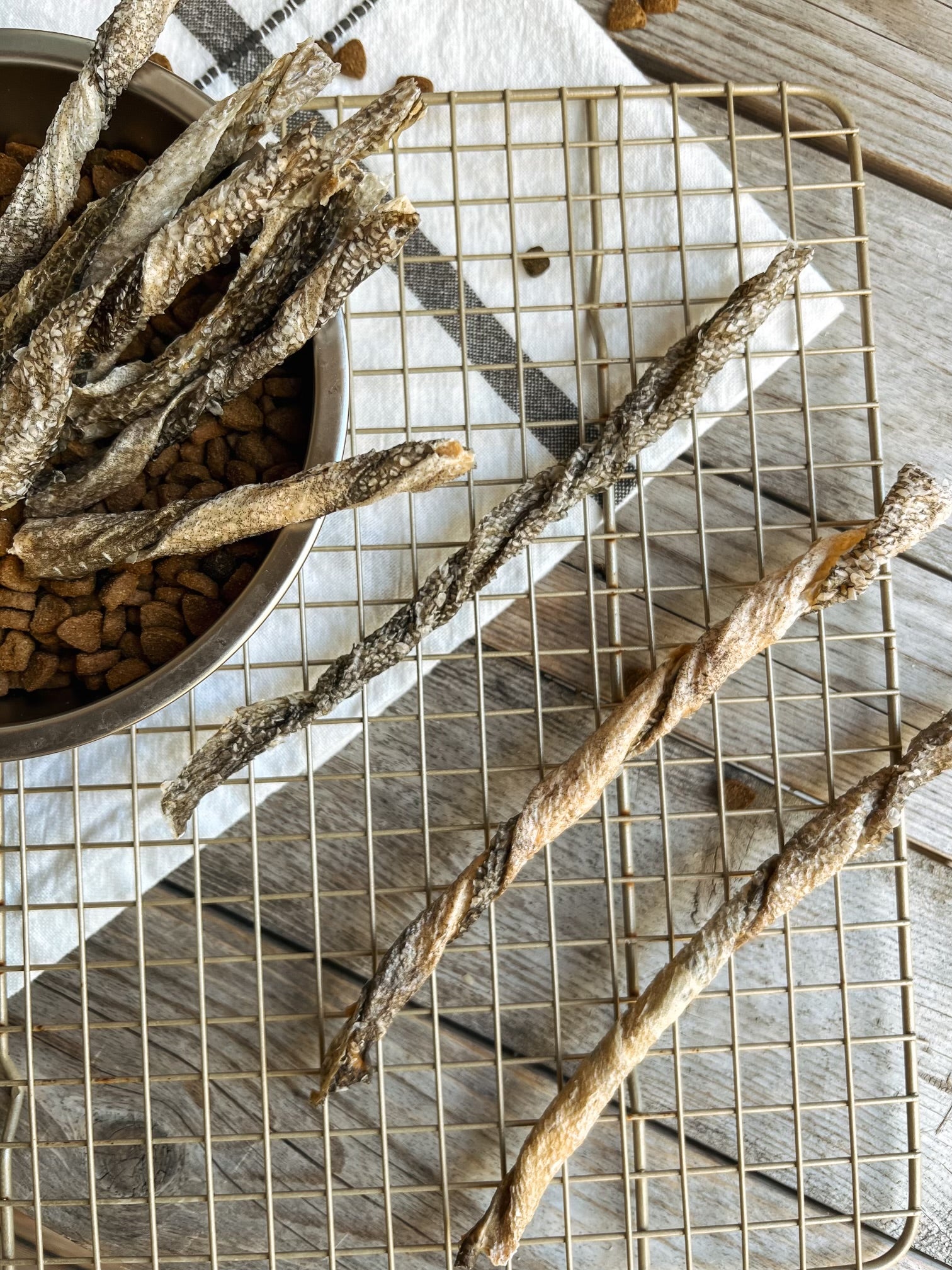 Fintastic Fish Skins COD 3oz bag STICKS – DANTAYS Scales & Trails